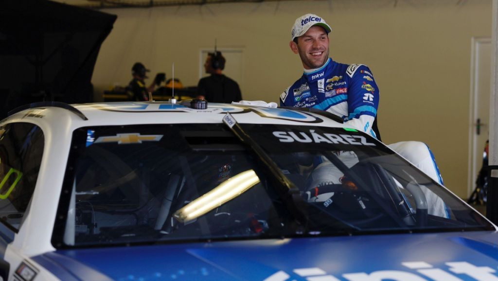 Daniel Suárez Celebra Su Primera Victoria en México durante NASCAR ...
